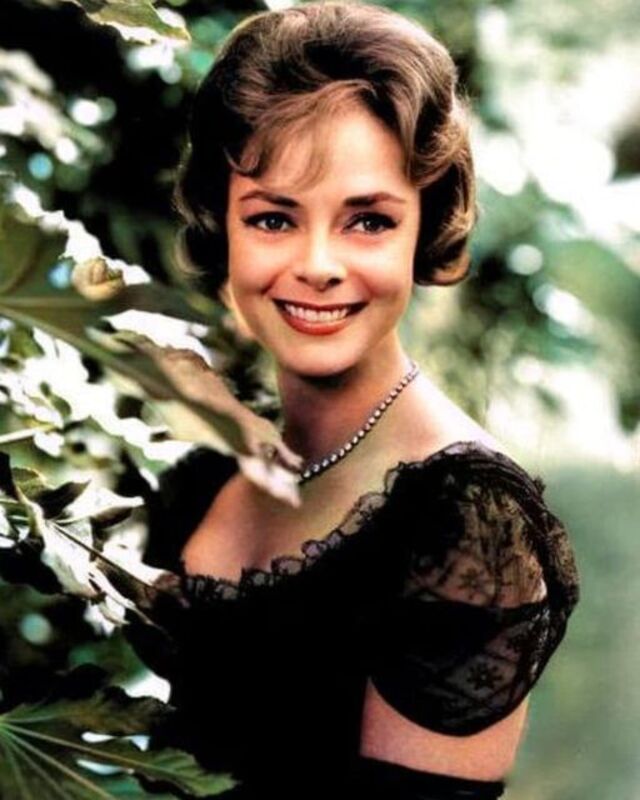 Do You Recognize This Legendary Star? If Her Name Rings a Bell, You’re ...