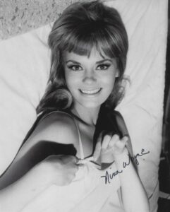 Stunning Portraits of Nina Wayne: A Glamorous Star of the 1960s