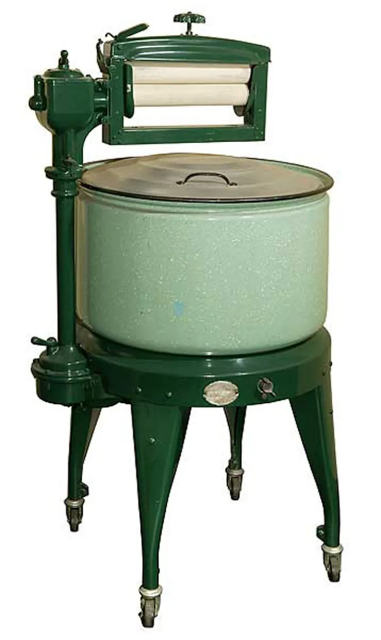 Rare Photos of the Evolution of Washing Machines: From Early Designs to ...